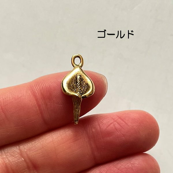 【サイズ】約 2.3cm x 1.1cm 【素　材】合金 【カラー】アンティーク風ゴールド 【入り数】1個入