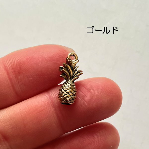 【サイズ】約 0.9cm x 1.9cm 【素　材】合金 【カラー】アンティーク風ゴールド 【入り数】1個入