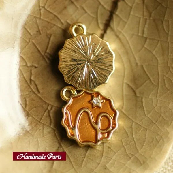 【サイズ】約 1.2cm x 1.2cm 【素　材】合金 【カラー】ゴールド 【入り数】1個入