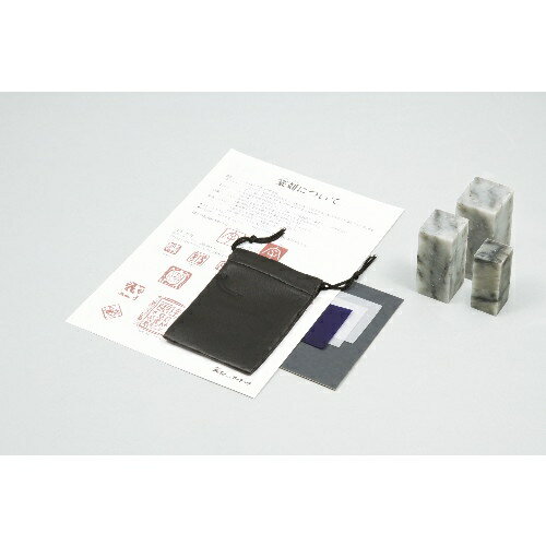 高蝋石よりやや硬質ですが適度なやわらかさと粘りがあります■遼凍石 35×35×80mm、てん刻印刀 小 5×147mm、やすり半丸 全長180mm やすり部95mm、てん刻字体説明書 A4、レザー調小袋 130×80mm、耐水ペーパー 11...