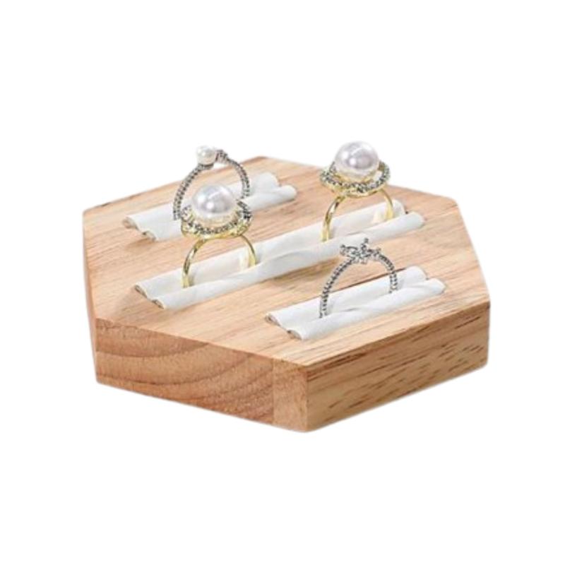 リングディスプレイスタンド 指輪スタンド 木製什器 アクセサリートレイ 展示用 コンパクト収納台 ディスプレイ用大切なリングを美しく引き立てる、楕円形デザインの木製ディスプレイスタンドです。シンプルながら洗練されたフォルムで、指輪の魅力を引...