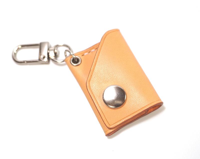 [Chei1] コインケース【キーホルダー型のコインケース】100円玉を約10枚収納することができます。500玉も入る大きさです。お札も4つ折りにすれば1枚収納する音ができます。ちょとした買い物やお出かけにもちょうど良い大きさになっています...