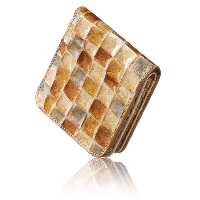 [VOICE] ヴォイス le murrine 新色入荷 イタリア製 牛革 レディース 二つ折り ミニ財布 僅か77g ガバっと開く お札ポケット プレゼント 用 ギフト 箱入り【サイズ】縦9.5cm/横10cm/厚み2.5cm【品質】 フ...