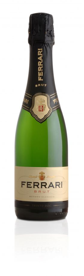 ［スパークリング］ シャルドネ95%、ピノ・ノワール5% フェラーリ社の中で、一番ベーシックなこのブリュット。 ベーシックではあるが、最低24ヶ月間の熟成を経て出荷されるという、ワイナリーのこだわりをもって作られているため、味わいは他のスパ...