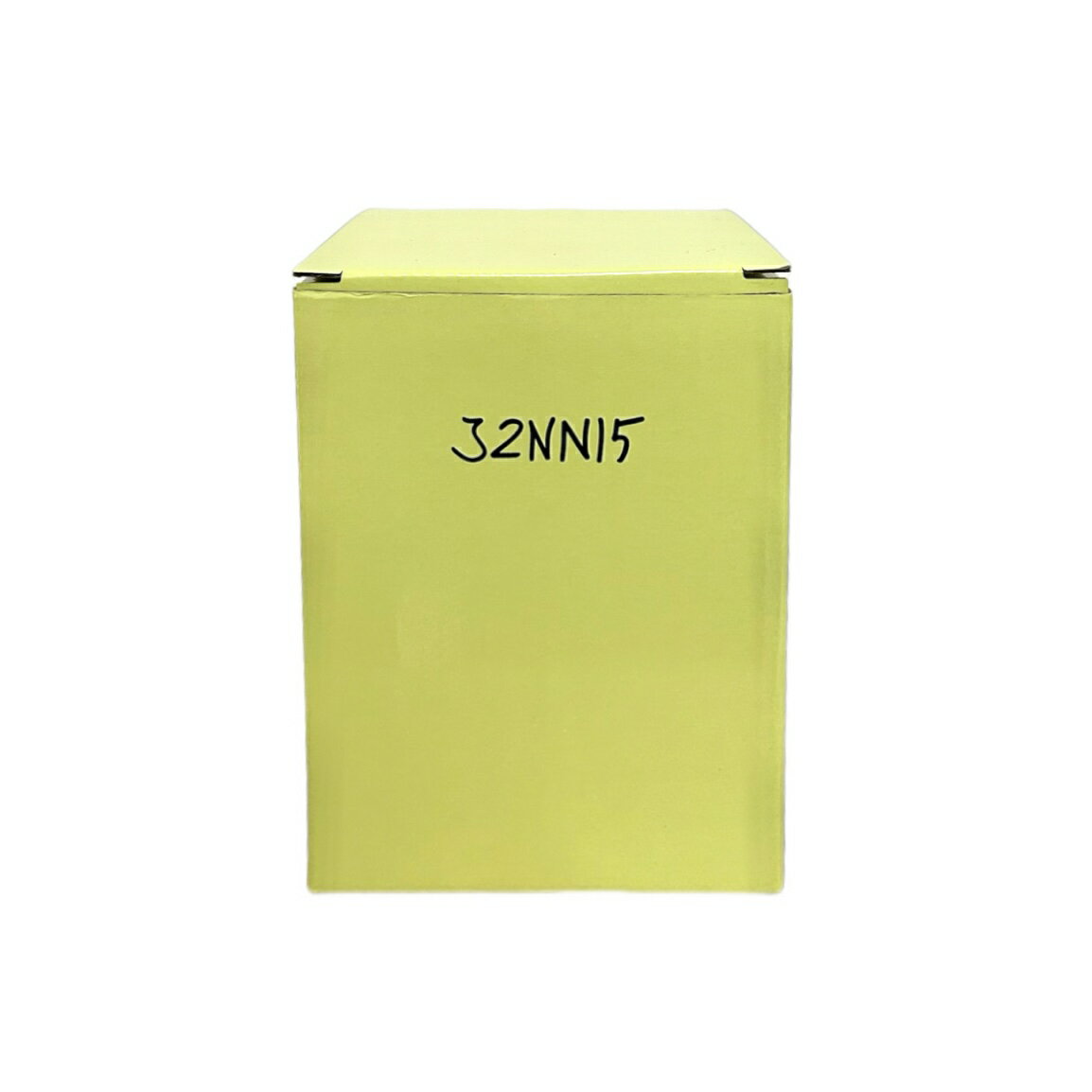 代官山 蔦屋書店にて開催された JENNIE 写真展『J2NNI5』POP UP の会場限定グッズ、 **Scented Candle（キャンドル）**です。 写真展の世界観に寄り添うよう設計された香りは、 空間をやさしく包み込み、落ち着い...