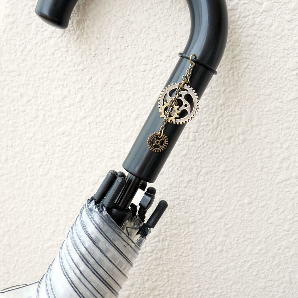 【アンブレラ マーカー】 傘立てで自分の傘が分ける様につけるマーカー シリコンゴムでほとんどの傘にはつける事が出来ます。 こちらはスチームパンク歯車タイプ 3種類の歯車でカラーはアンティークゴールド 【サイズ】 全長　縦 約：5.5センチ ...