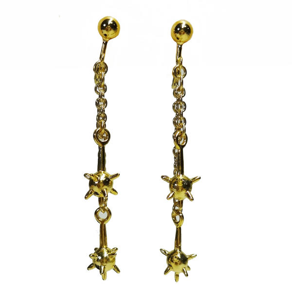 【ティアーズヘブンオリジナル】 トゲトゲのパンクボールが2個揺れる 他には無いゴールドイヤリング 普段使いに、さり気なく着けられるパンク系イヤリング 【サイズ】 全長　約6センチ(金具含む) 【材質】 メタル 【生産国】 日本製