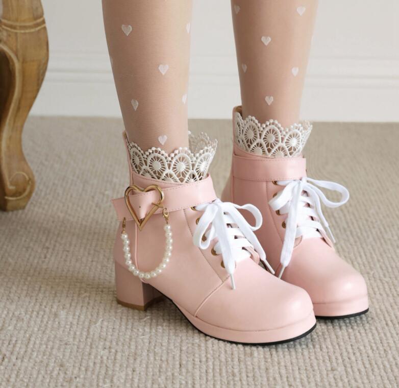 商品詳細 商品内容 ブーツ 商品特徴 ブーツ 仕様 付属品：無し 素材:ゴムpu 生産国：中国 サイズ サイズ（cm）： 22.5cm,23cm,23.5cm,24cm,24.5cm ヒール：5cm 筒丈：16.5cm　筒回り：24cm ●...