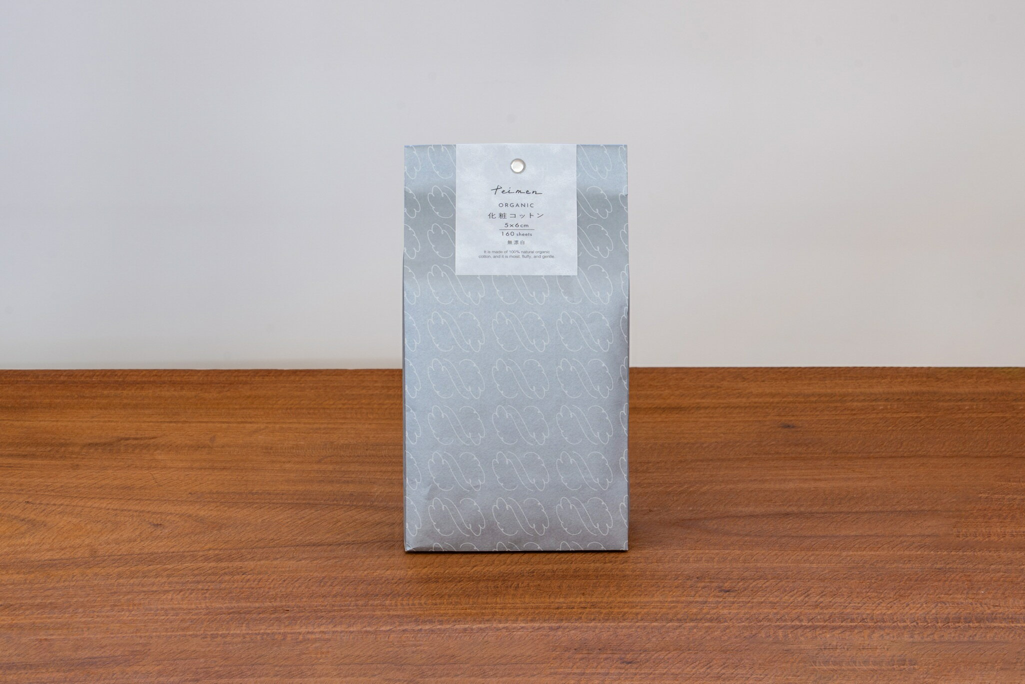 お肌にしっとり優しい オーガニックコットン100%「化粧綿」 トルコ、アメリカ、インド、ウガンダの4種類の長さと柔らかさの異なるオーガニックコットンをブレンドし、 しなやかなでふんわりやさしい、敏感なお肌に最適な化粧綿に仕上げられています。...