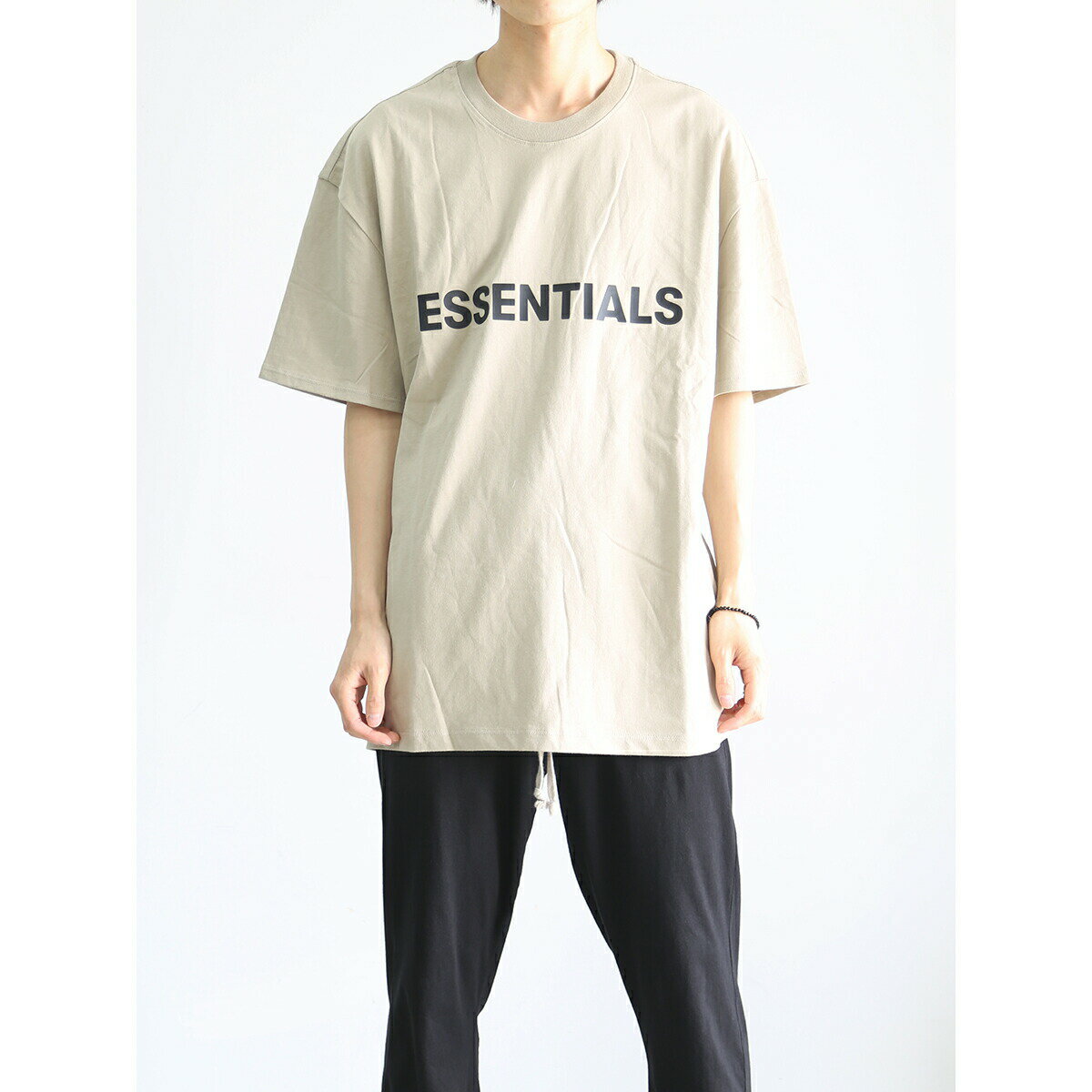 ブランド紹介 アメリカ・カリフォルニアを拠点とするセレクトショップ Pacsun(パクサン) と FEAR OF GOD(フィア・オブ・ゴッド) によるディフュージョンライン “FOG ESSENTIALS” 。 FEAR OF GODの ...