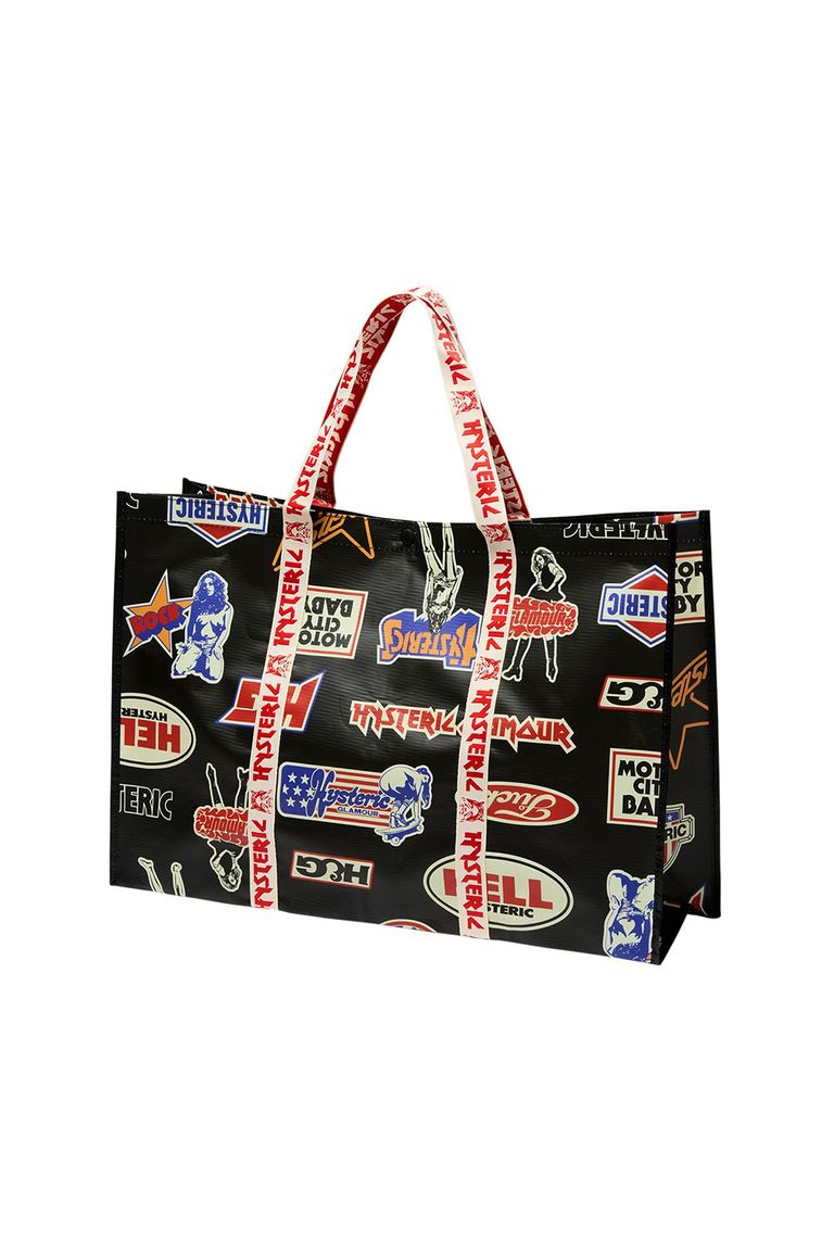 商品説明 軽量で水にも強い、レジャーシート素材の総柄のトートバッグ。 表面は高級感のあるマットな仕上げに、ハンドルはジャガードで編み込まれたオリジナルのロゴテープを採用。 マチも広く、手荷物が多い時の日常使いや、ちょっとしたレジャーにも活躍...