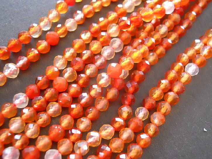 【3mm/30ケ】カット入り天然石ビーズ。カーネリアン3mm/30ケ ****************************** 天然石を注文いただく前にご注意いただきたいこと 天然素材(天然石・シェル等)のため 穴欠け、若干の傷、インク...