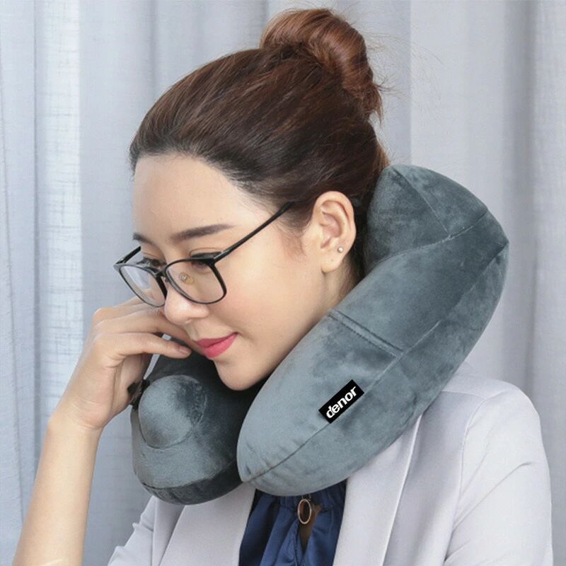 この商品について【ポンプ内蔵式】押圧空気入りU字枕、内蔵のポンプで最速膨らまされます。口で空気を吹き込む他社の製品より、もっと清潔で便利です。膨らました後に、排気弁のボタンを押すと、お好みの高さを調節可能です。トラベルピロー 枕カバーは洗濯...