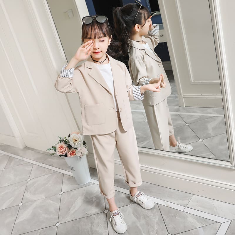 【生地】メイン素材：綿 【カラー】1.ワインレッド、2.アプリコット 【サイズ】 110cm:着丈44　肩幅36　バスト72　 ズボン丈58　ウエスト46　 120cm:着丈47　肩幅37　バスト76　 ズボン丈63　ウエスト48　 130...