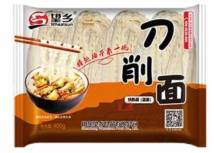 望郷鮮刀削麺は厳選小麦粉を原料として、高温殺菌などの先進的な技術で加工して、製品の口当りはさっぱり、麦の香りが強くて、健康的な飲食です. 調理方法：お湯を500cc沸騰させ、めんを入れて軽くほぐしながら3-5分で茹で、ゆで上がったら、 自分...