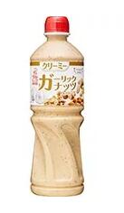 サラダが主役になるドレッシングです。 ガーリック風味がローストチキンなどの肉類を使用したサラダにぴったりです。 フライドガーリック、乾燥たまねぎ、3種のナッツの食感をお楽しみいただけます。肉類を使用したサラダにぴったりです。