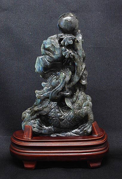 大きさ：高さ21センチ(台を含みます）　横約14ンチ(台を含みます） 材質：ラブラドライト　