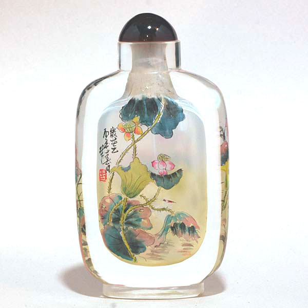 大きさ：高さ12センチ・幅約6.5センチ 化粧箱付 この鼻煙壷はすべて手描きによるものです。 中国清朝（およそ200年ぐらい前）に嗅ぎタバコが流行し、それを入れるための容器で鼻煙壷といいます。 この鼻煙壷はガラスの容器の内側に絵を描きこんだ...