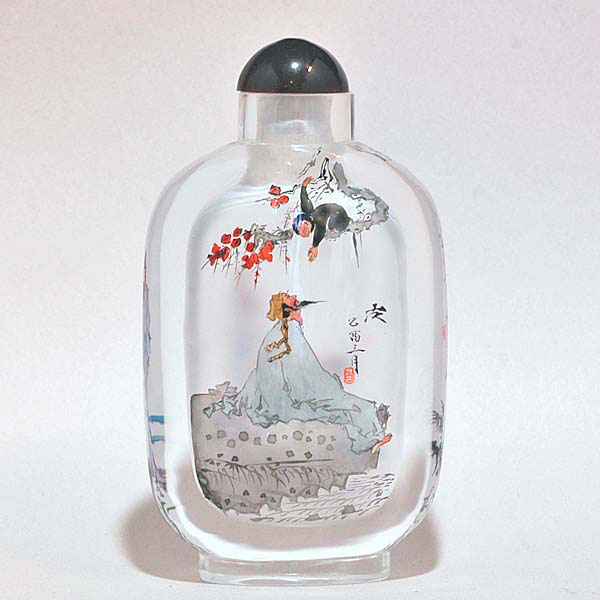 大きさ：高さ12センチ・幅約6.5センチ 化粧箱付 この鼻煙壷はすべて手描きによるものです。 中国清朝（およそ200年ぐらい前）に嗅ぎタバコが流行し、それを入れるための容器で鼻煙壷といいます。 この鼻煙壷はガラスの容器の内側に絵を描きこんだ...