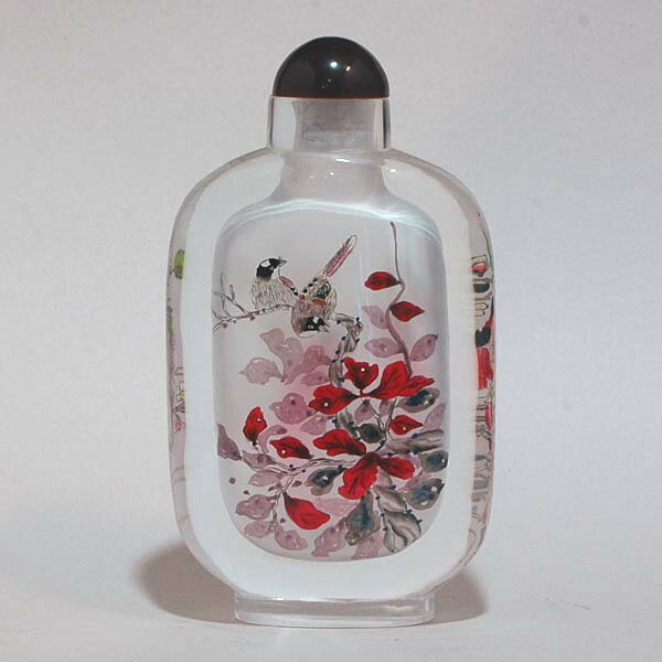 大きさ：高さ12センチ・幅約6.5センチ 化粧箱付 この鼻煙壷はすべて手描きによるものです。 中国清朝（およそ200年ぐらい前）に嗅ぎタバコが流行し、それを入れるための容器で鼻煙壷といいます。 この鼻煙壷はガラスの容器の内側に絵を描きこんだ...