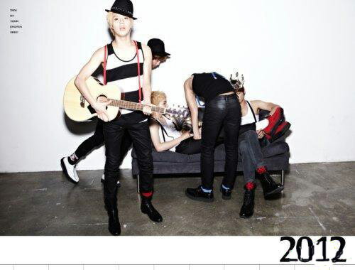 韓国製・2012年壁掛けカレンダー 大きさ：36cm×28cm 祝祭日＝日本仕様 ※画像は参考画像です　