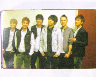 大きさ/5.2cm×8.6cm 余白にname, tel, e-mailが記入できるようになっているプライベート用の名刺。 50枚で1セットですが、50枚表裏とも画像が1つ1つ違っています。　