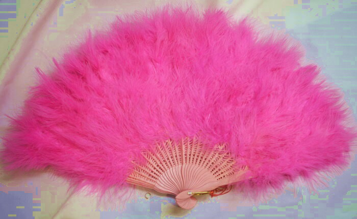 一世を風靡した、あの羽毛扇（別名ジュリアナ扇子）です！ 従来は中国の貴婦人たちが優雅に風を楽しむための扇子でしたが、日本では別名ジュリアナ扇子。チャイナドレスにぴったりマッチします。 ・サイズ　約28cm ・重量　約75g ・色　ピンク、赤...