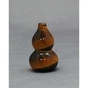大きさ：高さ約28ミリ　 材質：虎目石（タイガーアイ） タイガーアイにはクリエティブ（創造性）を豊かにして 財運をアップするパワーがあるといわれています。 天然ですので自然なクラックなどが入ることがあります。 また画像もモニタ環境によって色...