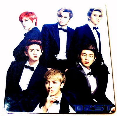 マウスパッドにするのはもったいないという方は、壁等にお飾り下さい！ Size:約17.5cm×約22cm　