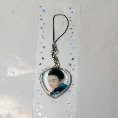 クリスタルストラップ 大きさ：2.3×3センチ ※クリスタルガラスの中の画像撮影のため、画像が鮮明に撮影できていませんが、実際は鮮明なクリア画像です。　