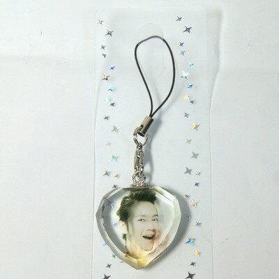 クリスタルストラップ 大きさ：2.3×3センチ ※クリスタルガラスの中の画像撮影のため、画像が鮮明に撮影できていませんが、実際は鮮明なクリア画像です。　