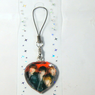 クリスタルストラップ 大きさ：2.3×3センチ ※クリスタルガラスの中の画像撮影のため、画像が鮮明に撮影できていませんが、実際は鮮明なクリア画像です。　