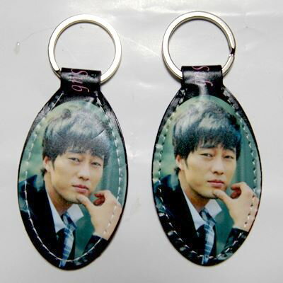 素材：皮革製 サイズ：縦11cm×横4.3cm 画像は表裏の画像です。裏の画像は2種類ありますので、ご選択下さい。　