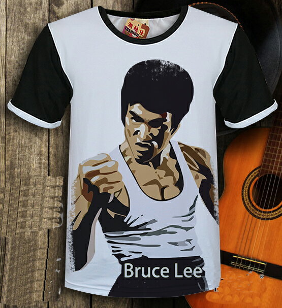 ※半額処分 ブルース・リーの絵柄が、Tシャツ表全面に描かれている、画期的なTシャツ！！ 非常に解像度の高い画像で製作されているため、とても質の高いTシャツに仕上がっています。 薄手で通気性のある素材なので、汗の乾きにも優れていて、真夏でも涼...