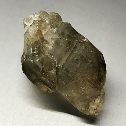 ジャカレークォーツ72 大きさ　全長約5.6cm 高さ約3.5cm 幅約3.5cm 重さ約72g 見た目がゴツゴツしており、鰐の背中に似ていることからアリゲータークォーツとも言われます。 レインボー、レコードキーパー、水入りなどがあることが...