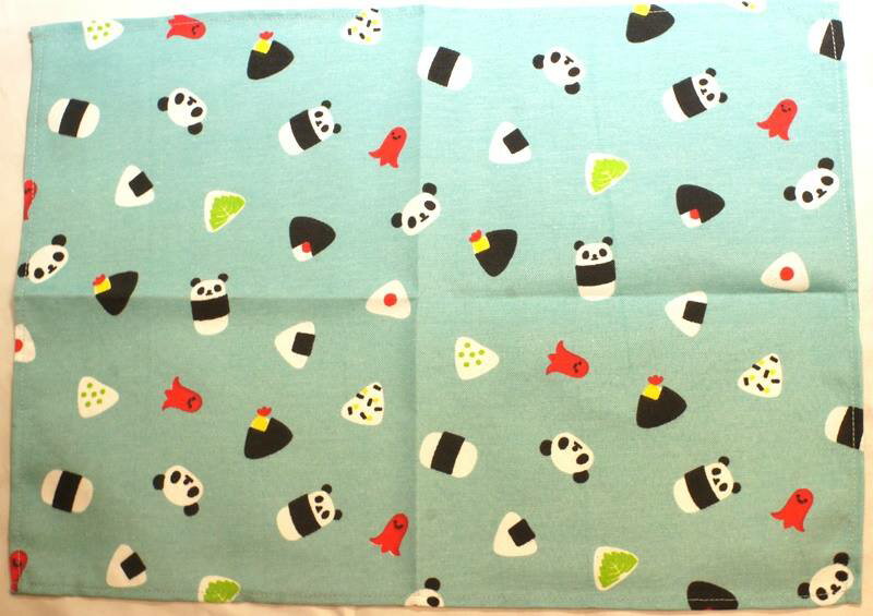 サイズ：W45cm × H32cm 素材：ポリエステル＋綿 生産：中国