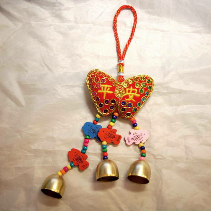 ※パーツの色や形がまちまちで、画像と変わる場合がございますので、あらかじめご了承下さい。 おめでたい中国の飾り物 吉祥 お蝶飾り ドアベル 中国では蝶々は美と長寿のシンボルとして人気が有ります。本商品はかわいい蝶々をモチーフにした吉祥の刺繍...