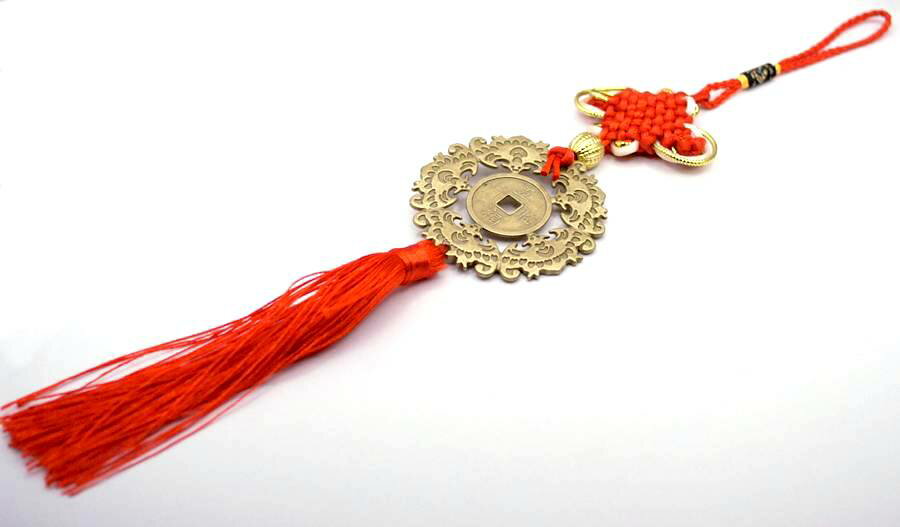 中国飾り 招財五福蝙蝠牌根付け 245008 中国では蝙蝠（こうもり）は幸福（xinghu)と同じ読み方になり、吉祥のシンボルとして古くから縁起物になっています。その蝙蝠が五匹輪になったデザインは中国では伝統的なお目出度いデザインで、この商...