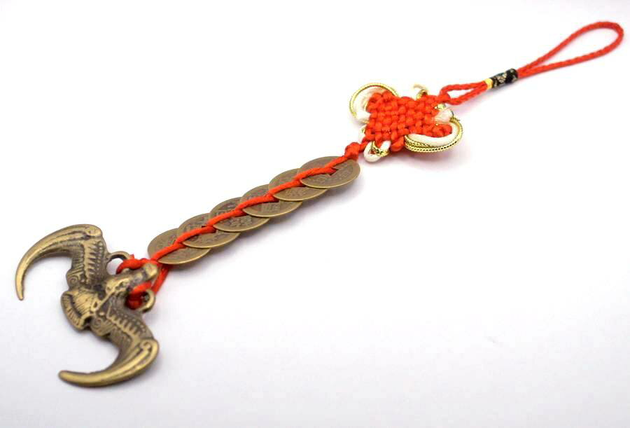 中国飾り 招財五福蝙蝠牌根付け 245008 招財の効果があると言われる「招財進寶」古銭と幸福をもたらすと言われる「蝙蝠」を組み合わせた欲張りな風水根付飾りです。壁などにかけてお手軽に運気改善、またオフィスや中華料理店などのちょっとした風水...