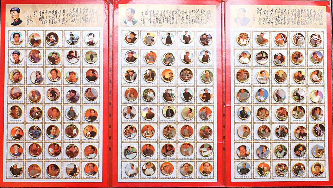 外形の大きさ：35cm 20cm 120個セット バッジの大きさ：径2.5cm 毛主席とスローガン！ひそかなコレクターズアイテム 毛沢東バッチは10年ぐらいまでは中国雑貨店での定番でしたが、その後、時は数十年流れ、古臭いバッジは高値のコレク...