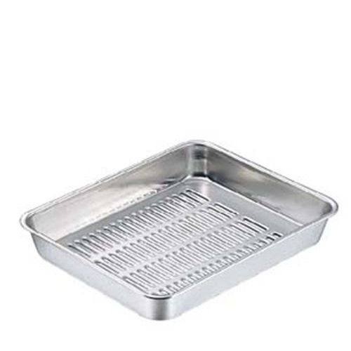 商品情報商品名：クローバー 18-8 水切バット 8枚取4／5メーカー型番：3032800JANコード：4997956116298入り数：1サイズ(外形寸法mm)：410×234×H40サイズ(内形寸法mm)：底：370×190重量：503...