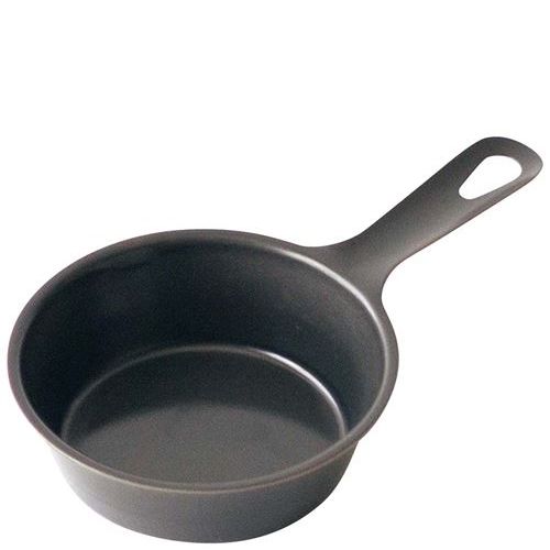 商品情報商品名：プチスキレット KS－3037メーカー型番：5421500JANコード：4900896130378入り数：1サイズ(外形寸法mm)：155×95×H37サイズ(内形寸法mm)：φ90 深さ30重量：110g材質：鉄表面加工：...