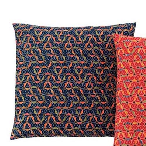 商品情報商品名：EBM 業務用 座布団用カバー丈 嵯峨野 紺 大メーカー型番：0565010JANコード：4548170009264入り数：1サイズ(外寸mm)：550×510×H90サイズ(内寸mm)：-重量：126.5g材質：綿100%...