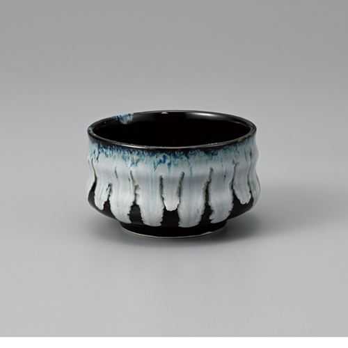 ■商品説明■商品名：柚子黒うのふ流し抹茶碗 小メーカー品番：379-049お届け数：1サイズ(cm)：口径10.2×6.3素材：陶器【配送料について】【ご注意】画面上の色はブラウザやご使用のパソコンの設定により実物と異なる場合があります。
