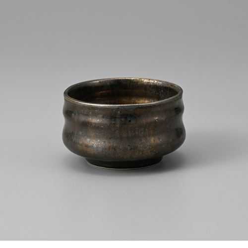 ■商品説明■商品名：ゴールド抹茶碗(小)メーカー品番：379-099お届け数：1サイズ(cm)：口径10.5×6容量(cc)：350素材：磁器【配送料について】【ご注意】画面上の色はブラウザやご使用のパソコンの設定により実物と異なる場合があ...