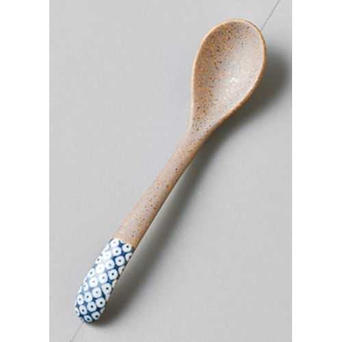 ■商品説明■商品名：鹿の子 信楽風スプーンメーカー品番：563-089お届け数：1サイズ(cm)：口径12.2×2.5素材：磁器【配送料について】【ご注意】画面上の色はブラウザやご使用のパソコンの設定により実物と異なる場合があります。