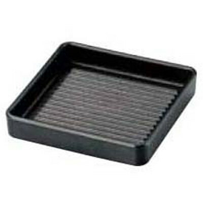 商品情報商品番号：6818070商品名：角肉皿 27cm角 黒 (塗無) メーカー：EBMサイズ/内容量/重量：270×270×33その他：●材質：耐熱ABS ～商品について～●内外エンボス加工●積み重ねOK よく検索されるキーワード：-配...