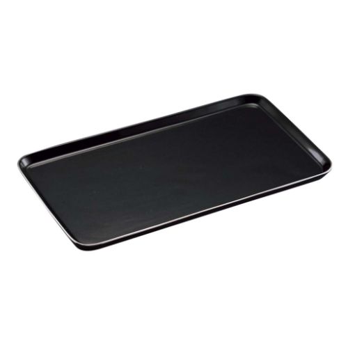 商品情報商品番号：6100230商品名：陶磁器 角ケーキプレート 黒+プラチナライン入メーカー：EBM色：黒+プラチナライン入材質：陶磁器外寸：311×170×H15mm内寸：290×150(mm)耐熱温度：450度その他：足4ヶ所付(スベ...