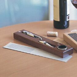 ■商品について■ ワインアクセサリースタンダード3点セット ●画期的なダブルレバーを採用したソムリエナイフの傑作「Pulltaps」ソムリエナイフ ●モダンなデザインのステンレス製ボトルストッパー ●ワインを注ぐ際にボトルの首にはめて、ワイ...