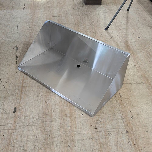 ■ 商品概要 ■商品名：平棚 穴あり外形寸法：W880×D450×H350(mm)メーカー：不明型式：不明年式：不明保証期間：なしランク：B特記事項：穴径35mmです。 販売店：テンポス柏店（千葉県柏市）からの配送です。この商品は中古ですの...